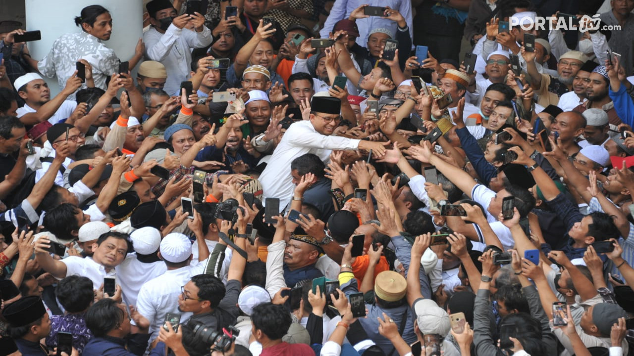 Teriakan Presiden dari Ribuan Simpatisan saat Sambut Anies di Surabaya ... Teriakan Presiden dari Ribuan Simpatisan saat Sambut Anies di Surabaya ...