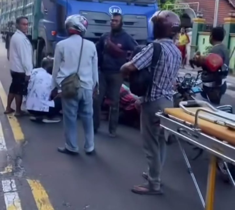 Tabrak Truk Trailer Hingga Masuk Kolong, Pelajar SMA Selamat - Portal JTV Tabrak Truk Trailer Hingga Masuk Kolong, Pelajar SMA Selamat - Portal JTV
